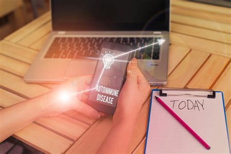Escribiendo Texto Enfermedad Autoinmune El Concepto De Negocio Para Los