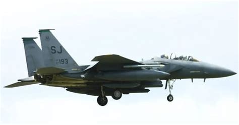 米空軍のf15e戦闘機が嘉手納基地に2機飛来 F15、f15d退役に伴う巡回配備で 琉球新報