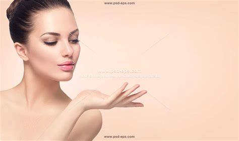 عکس با کیفیت چهره بانو با پوست صاف و درخشان برای تبلیغ پوست سالم و