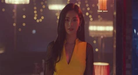 전라 노출까지 감행했다 나나 파격변신에 호평 쏟아졌다