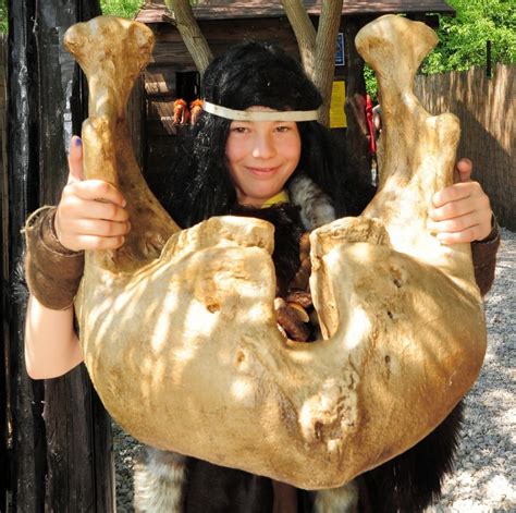 Neandertálcom na vlastnej koži alebo ako sa žilo na Slovensku v praveku