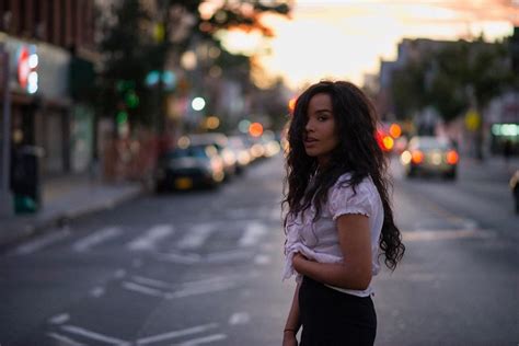 Zoe Robins Biography Career And Life