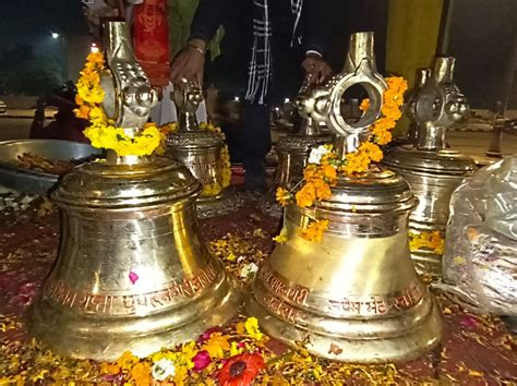 અયોધ્યા ધામમાં પહોંચ્યો 2400 કિલો અને 25 લાખના ખર્ચે બનેલો વિશાળ ઘંટ