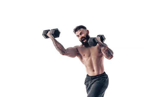 Chico Musculoso Culturista Haciendo Ejercicios Con Pesas Foto Premium
