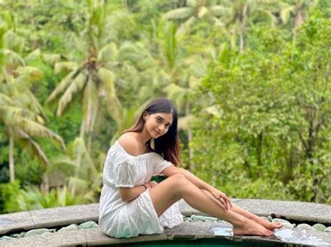 6 Potret Psikolog Cantik Saira Saima Blasteran India Yang Jadi Model