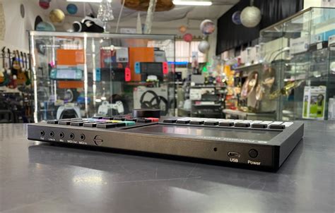 Polyend Tracker Synth SPACE CASH VARESE