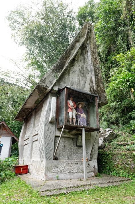 Toraja S Unique Funeral Rituals Ocean Earth Travels