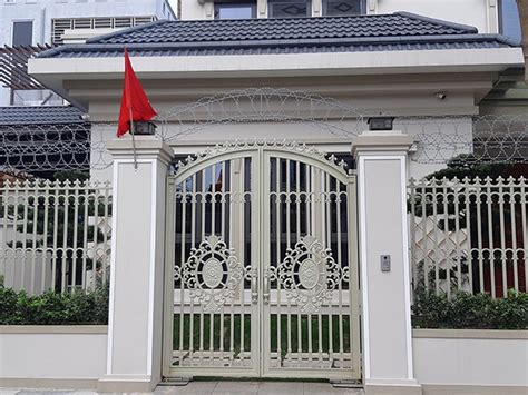 Thi công làm hàng rào cổng sắt Công ty TNHH HQ TECH Việt Nam