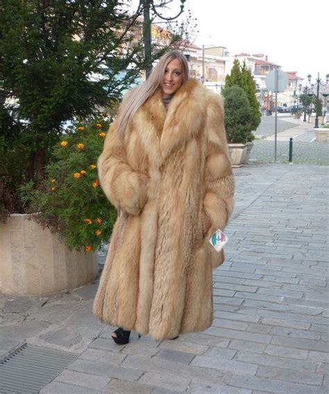Enormous Golden Fox Coat An Envy Of Most Fabulous Fox Fur