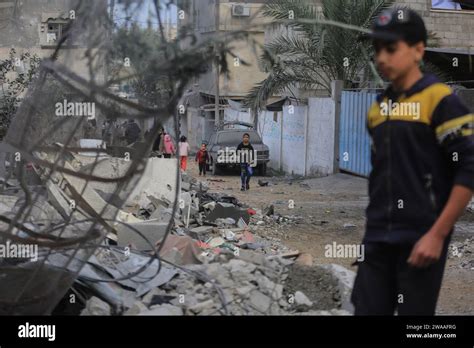 Rafah Palestinian Territories 03rd Jan 2024 People Inspect The