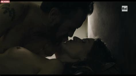 Naked Olga Kent In Rocco Schiavone