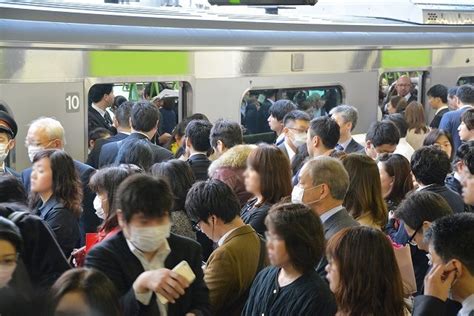迷惑リュックにドア地蔵、タックルおじさん 満員電車で「イラッ」とした経験、ありますか？ 全文表示 ｜jタウンネット