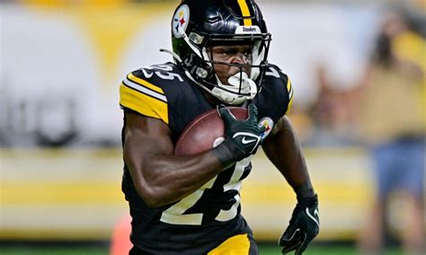 Ex Steelers Running Back Signs With Ufl Team