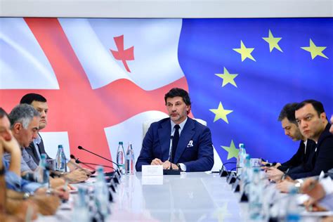 გლდანის მესამე მიკრორაიონის N9 კორპუსთან სკვერის მოწყობა დაიწყო