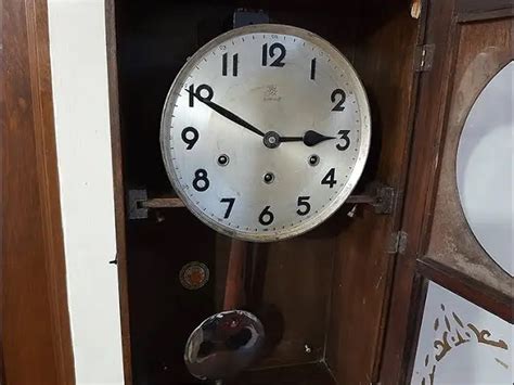 Cómo Poner En Marcha Un Reloj De Péndulo Mecánico De Pared Mecanicos