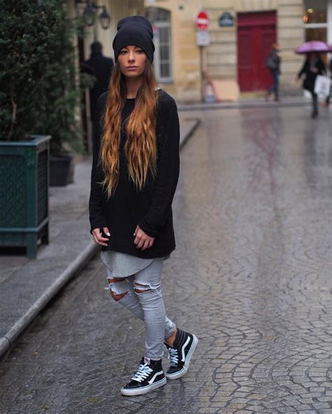 Méryl Mow on Instagram Sweat hm Grey Tank top merylmow DM