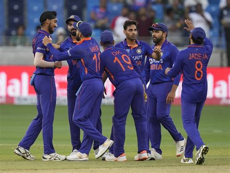 Asia Cup 2022 Head Coach Rahul Dravid Defends Teams Pace Attack In