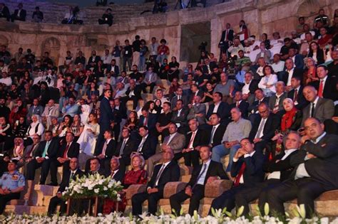 رئيس الوزراء الأردني يوقد شعلة مهرجان جرش في دورته الـ36 وكالة قدس نت