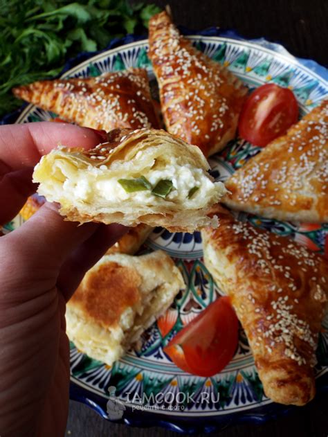 Самса с творогом и сыром из слоеного теста — рецепт с фото пошагово