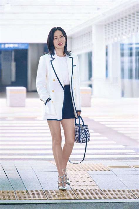 Crash Landing On Yous Son Ye Jin Glows In Her First Appearance After