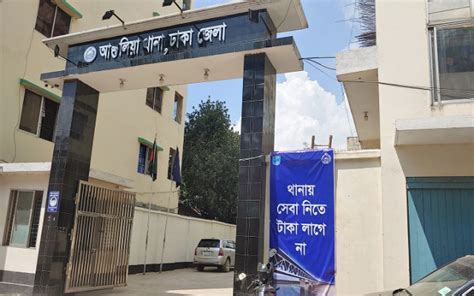 প্রেমিক আটক মেঝেতে তরুণীর মরদেহ