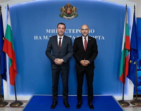 Министър Пешев се срещна с посланика на Сърбия Милан Равич