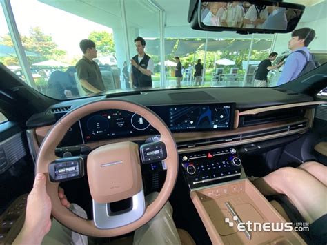 “헤리티지에 미래 입혔다”…현대차 5세대 싼타페 최초 공개 전자신문