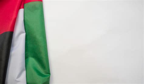 12월 2일 아랍 에미리트 독립기념일 오른쪽에 텍스트 공간이있는 흰색 배경에 Uae 플래그 아랍에미리트 국기에 대한 스톡 사진 및 기타 이미지 Istock