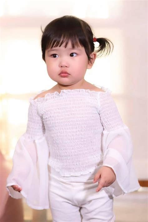 အိမ်အလုပ်တွေကို လူကြီးတစ်ယောက်လိုသေသေချာချာ ဝိုင်းလုပ်ပေးနေရှာတဲ့ ထရက်ရ