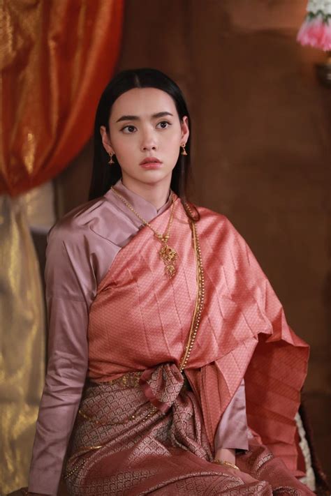ปักพินโดย Sónia Gabriel ใน Cultural Beauty ชุดเมือง แฟชั่นไทย ชุด
