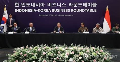 1호 영업사원 尹 원전부터 광물까지 16건 계약