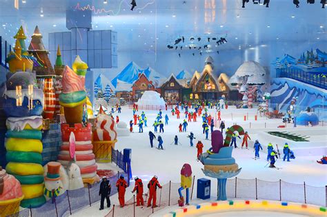 12月21日 昆明融创雪世界海世界开门营业 昆明人可在家门口滑雪 赏稀奇海洋生物 一点关注