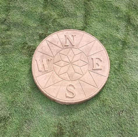 Compass Centre Circle 600mm Landscape Paving