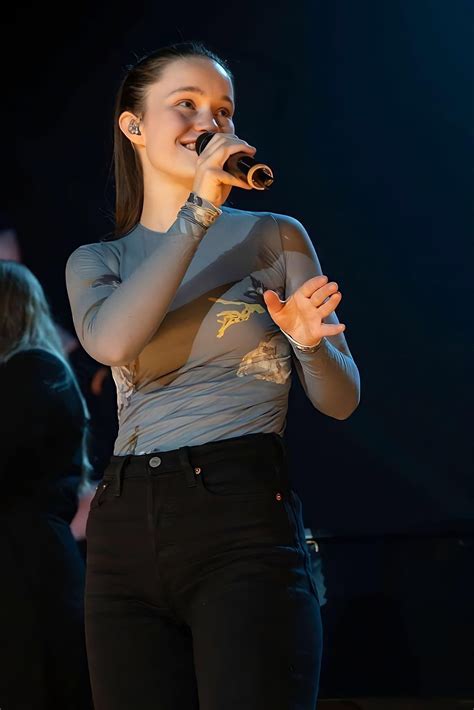 Sigrid Pictured On Stage At The Ellie Goulding Streets Of London