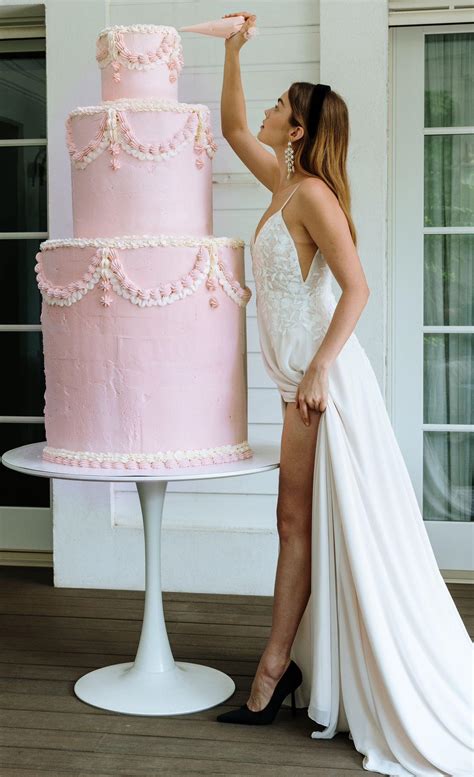 Dana Mantzur Bridal Jewelry דנה מנצור מיכל היפה עם צמד מסרקיות קארינה משולבות בתסרוקת