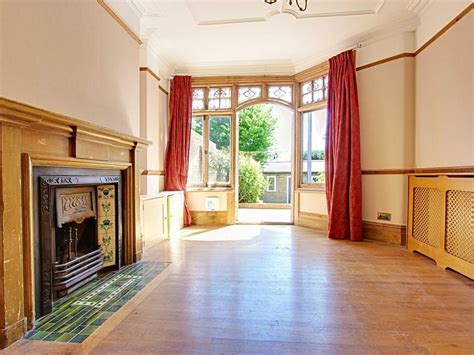 2 Bed Flat For Sale In Derwent Road London N13 Zoopla