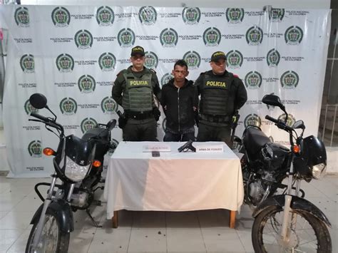 Intentaron Robar Con Un Arma Falsa Y Fueron Capturados Semanario La Calle