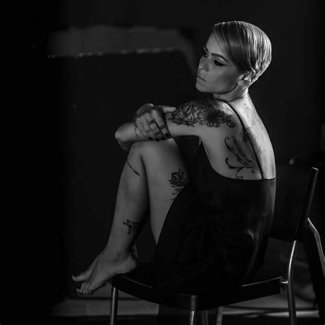 Aurea Singer Áurea Sensual A Cantora Arrasa Em Biquíni Impala 33