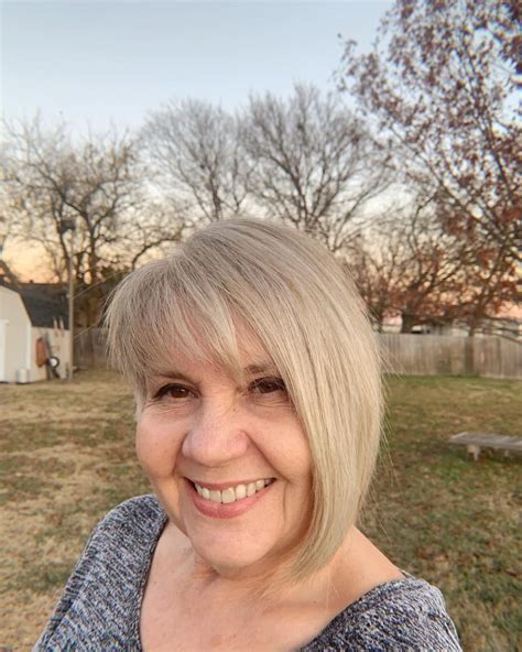 Asymmetrical Pixie Cut For Older Women Cabelo Curto