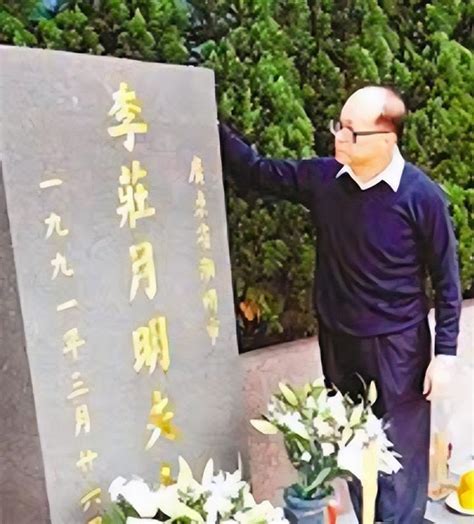 96岁李嘉诚为何爱带儿子拜佛？妻子曾被盗墓，儿子被绑架10亿赎回 知乎