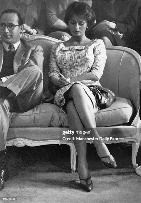 Actress Sofia Loren 1934 Sophia Loren Visiting Dior News Photo Getty Images