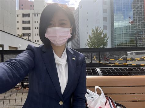 堀本わかこ On Twitter 本日、天気が良かったので市役所の外で休憩。 日光浴でビタミンdを取得できました。 市民の方からのお問合せ