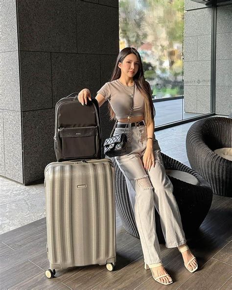 蘇心甯さんのインスタグラム写真 蘇心甯instagram「你們知道嗎～打開行李箱要收拾行李的時候，不是要先把衣物放進行李箱，而是要先把