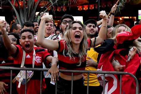 A Gazeta Torcida Do Flamengo Comemora O Título Da Libertadores Nos