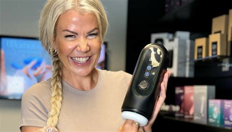 Denne Suger Og Runker