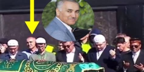 Adil Öksüz Fethullah Gülen in cenazesinde