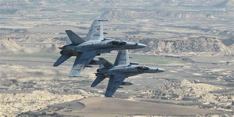 Cazas F18 españoles interceptan un cazabombardero ruso Sukhoi SU 24 en