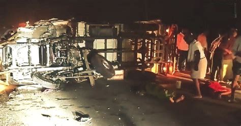 आंध्र प्रदेश में भीषण सड़क हादसा ट्रक और लॉरी की टक्कर में 6 लोगों की