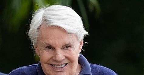 Ex Abercrombie Boss Asks Court To Determine His Competency To Face Sex