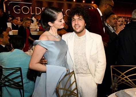 Selena Gomez, al estilo princesa en los Globos de Oro 2025